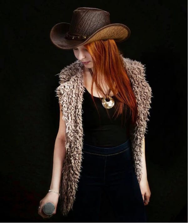 Caitlin Mae – UKCountryRadio.com