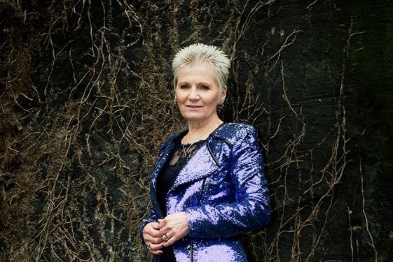 Toni West - UKCountryRadio.com