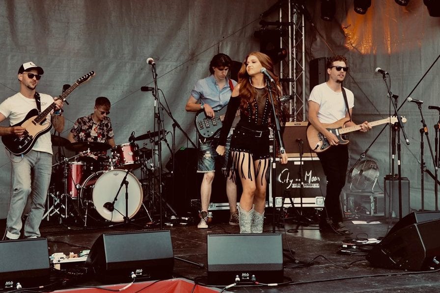 Taynee Lord & The Crookes – UKCountryRadio.com